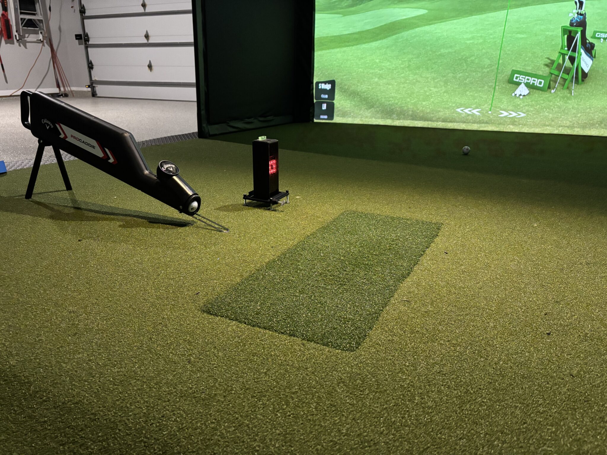 Golf Launch Monitors: Overhead Mounted Vs Side Mounted